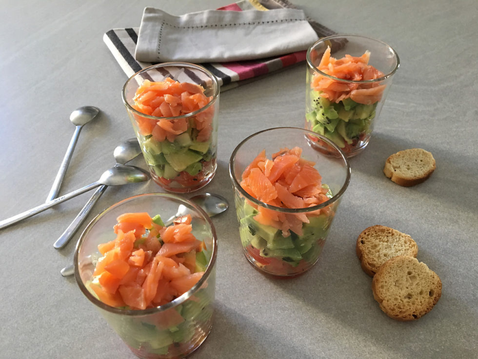 Verrines de saumon fumé Avocat kiwi - PHIL & FRAIS